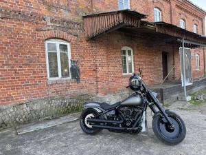 Harley-Davidson Fat Boy 2018 Mažeikiai, ar dzinēja tilpumu 1.75 L un nobraukumu 8 tūkst. km par 19800 €, foto  vietnē AUTOMOTO.COM.LV