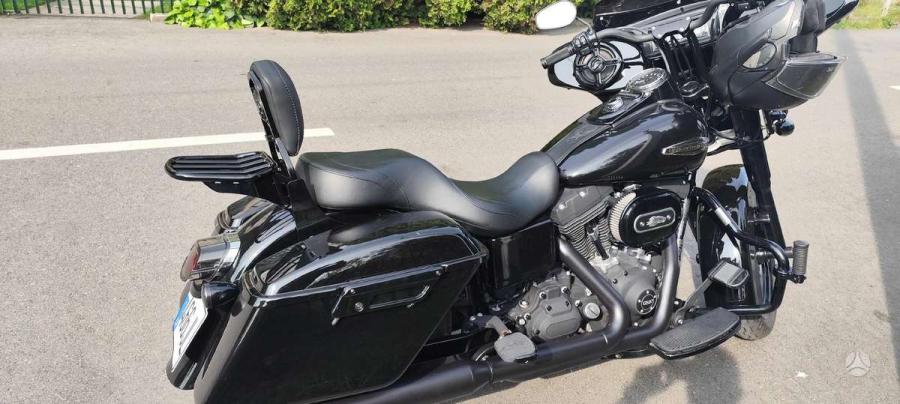 Melns Harley-Davidson FLD 2013 Kauņa, ar dzinēja tilpumu 1.69 L un nobraukumu 34 tūkst. km par 11000 €, foto 3 vietnē AUTOMOTO.COM.LV