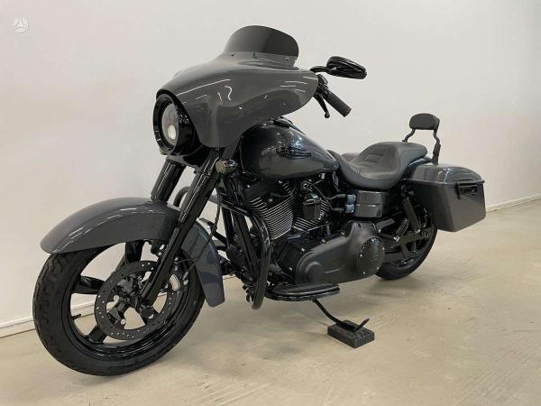 Pelēks Harley-Davidson FLD 2016 Viļņa, ar dzinēja tilpumu 1.70 L un nobraukumu 22 tūkst. km par 10350 €, foto 1 vietnē AUTOMOTO.COM.LV