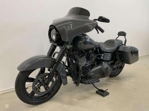 Grey Harley-Davidson FLD 2016 in Vilnius, with an engine capacity of 1.70 L and mileage of 22 thousand km for 10350 €, photo 9 on AUTOMOTO.COM.LV