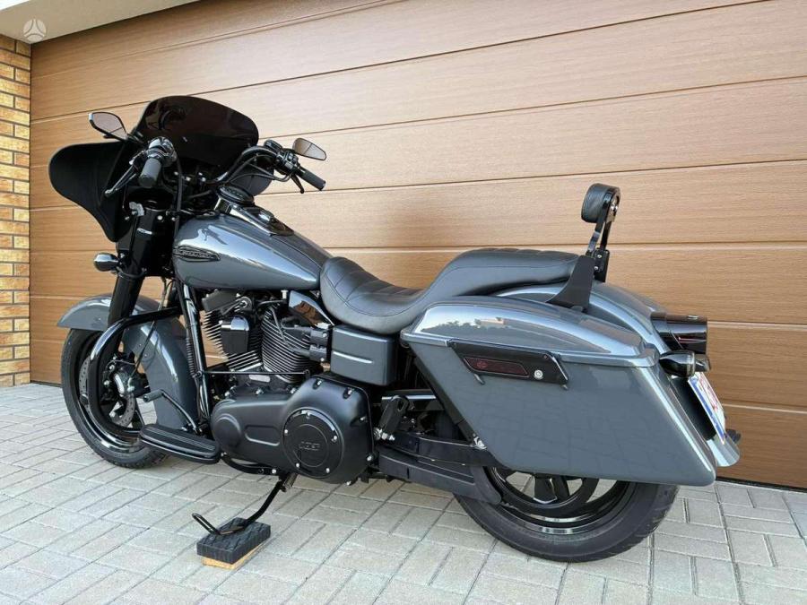 Pelēks Harley-Davidson FLD 2016 Viļņa, ar dzinēja tilpumu 1.70 L un nobraukumu 22 tūkst. km par 9300 €, foto 5 vietnē AUTOMOTO.COM.LV