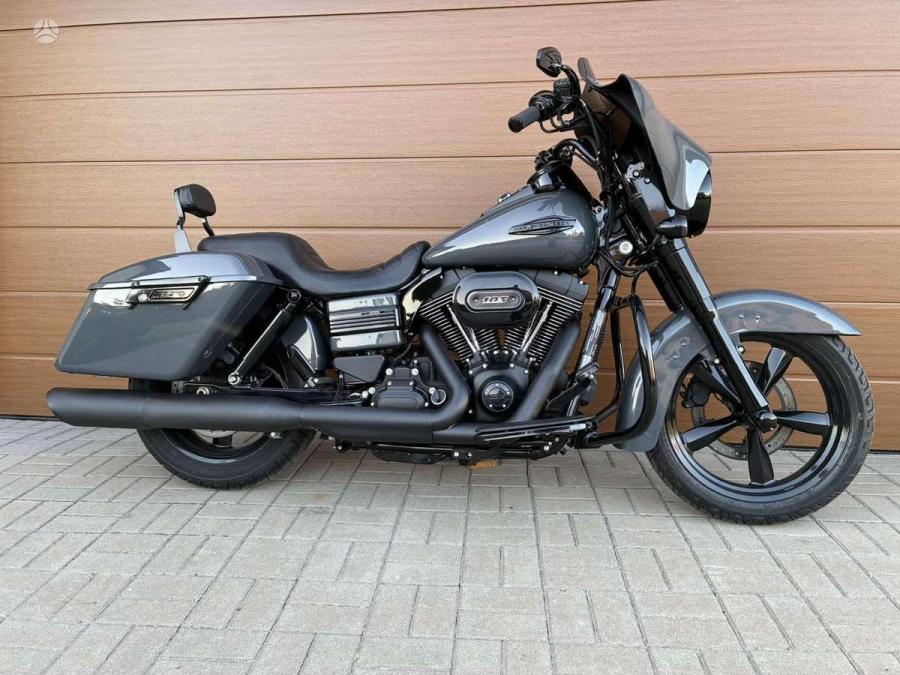 Pelēks Harley-Davidson FLD 2016 Viļņa, ar dzinēja tilpumu 1.70 L un nobraukumu 22 tūkst. km par 9300 €, foto 13 vietnē AUTOMOTO.COM.LV