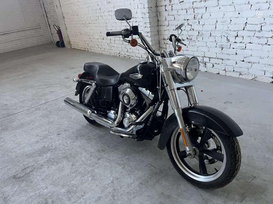 Harley-Davidson FLD 2012 Šauļi, ar dzinēja tilpumu 1.70 L un nobraukumu 41 tūkst. km par 6715 €, foto 2 vietnē AUTOMOTO.COM.LV