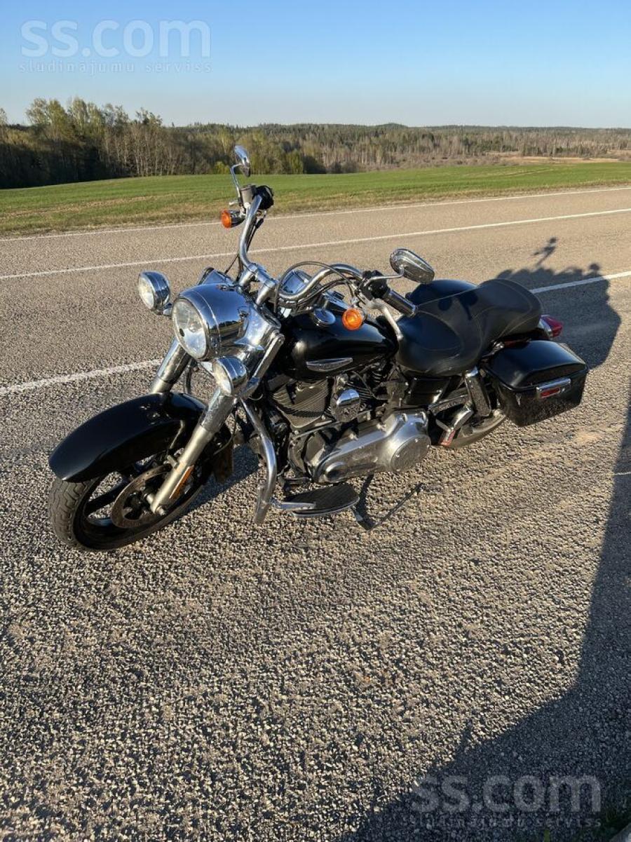 Harley-Davidson FLD 2012 in Rezekne, with an engine capacity of 1.70 L and mileage of 0 thousand km for 8200 €, photo 3 on AUTOMOTO.COM.LV