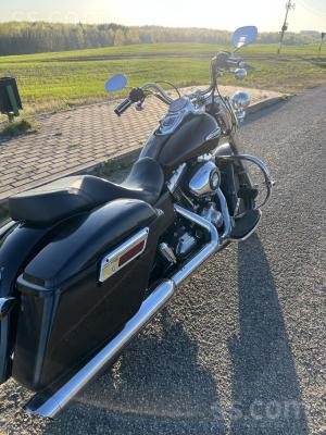 Harley-Davidson FLD 2012 in Rezekne, with an engine capacity of 1.70 L and mileage of 0 thousand km for 8200 €, photo 4 on AUTOMOTO.COM.LV