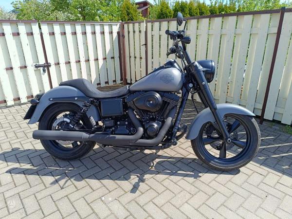 Harley-Davidson FLD 2013 Panevēža, ar dzinēja tilpumu 1.70 L un nobraukumu 48 tūkst. km par 6500 €, foto 1 vietnē AUTOMOTO.COM.LV