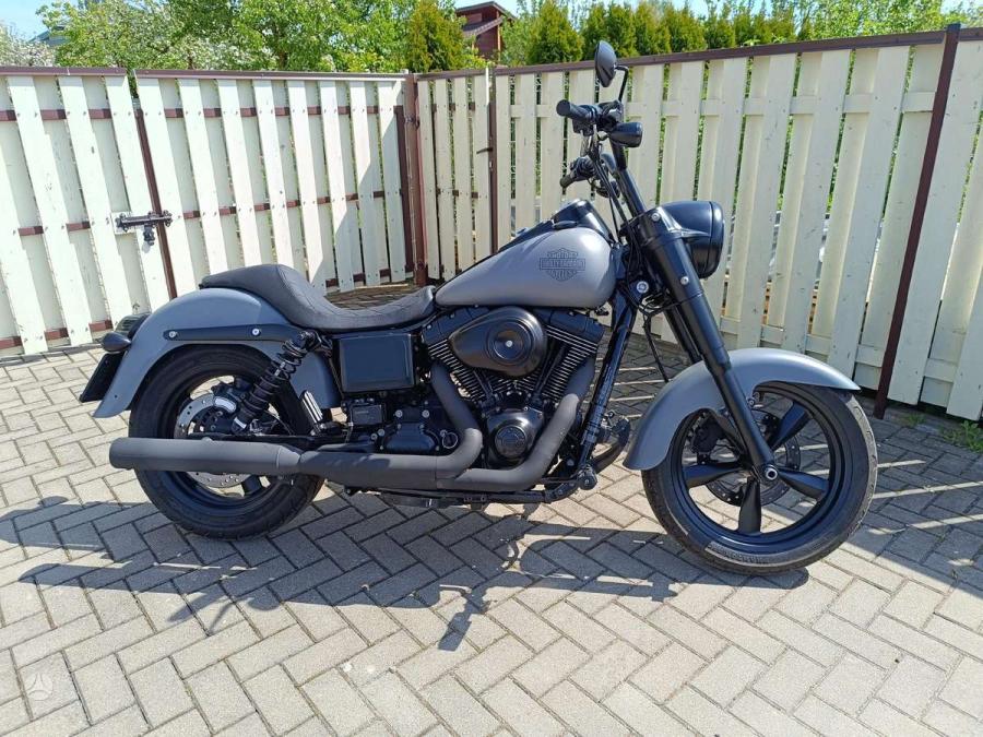 Harley-Davidson FLD 2013 Panevēža, ar dzinēja tilpumu 1.70 L un nobraukumu 48 tūkst. km par 6500 €, foto 1 vietnē AUTOMOTO.COM.LV
