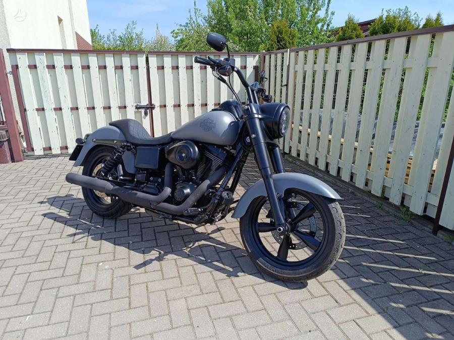 Harley-Davidson FLD 2013 Panevēža, ar dzinēja tilpumu 1.70 L un nobraukumu 48 tūkst. km par 6500 €, foto 2 vietnē AUTOMOTO.COM.LV