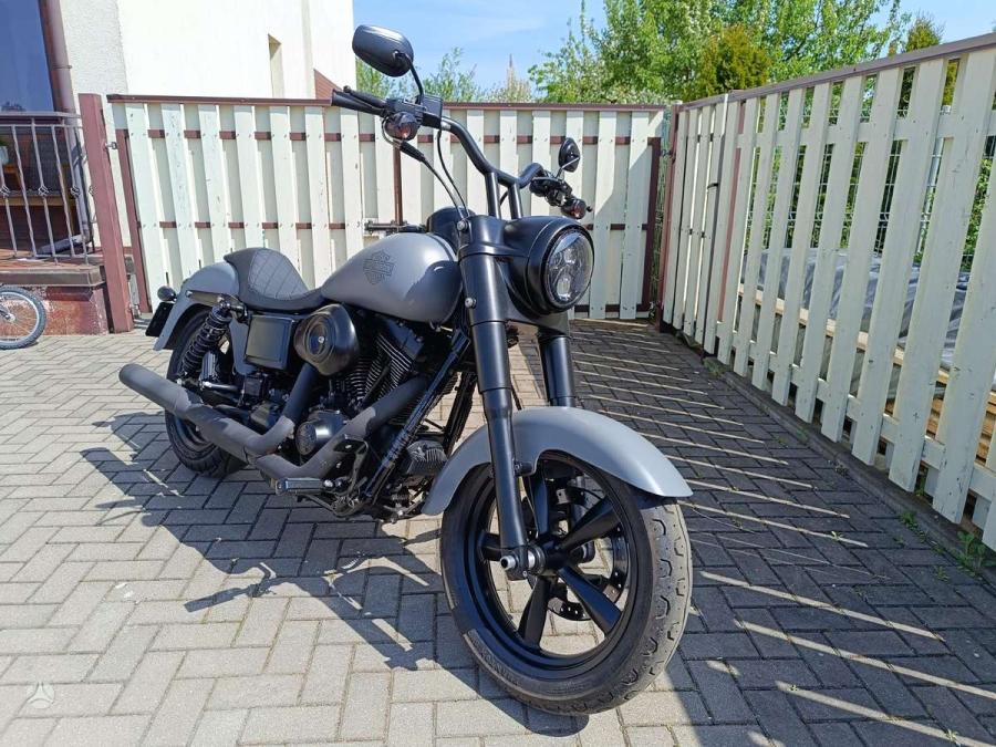 Harley-Davidson FLD 2013 Panevēža, ar dzinēja tilpumu 1.70 L un nobraukumu 48 tūkst. km par 6500 €, foto 3 vietnē AUTOMOTO.COM.LV