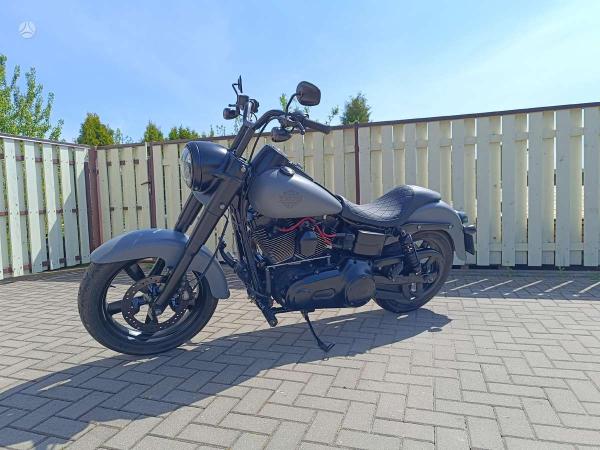 Harley-Davidson FLD 2013 Panevēža, ar dzinēja tilpumu 1.70 L un nobraukumu 48 tūkst. km par 6500 €, foto 6 vietnē AUTOMOTO.COM.LV