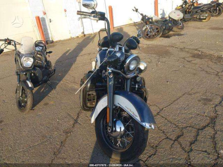 Black Harley-Davidson FLH 2019 in Klaipeda, with an engine capacity of 1.87 L and mileage of 1 thousand km for 3800 €, photo 5 on AUTOMOTO.COM.LV