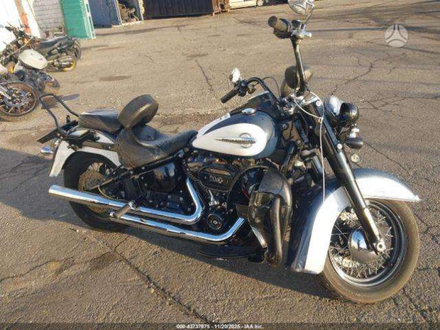 Black Harley-Davidson FLH 2019 in Klaipeda, with an engine capacity of 1.87 L and mileage of 1 thousand km for 3800 €, photo 8 on AUTOMOTO.COM.LV
