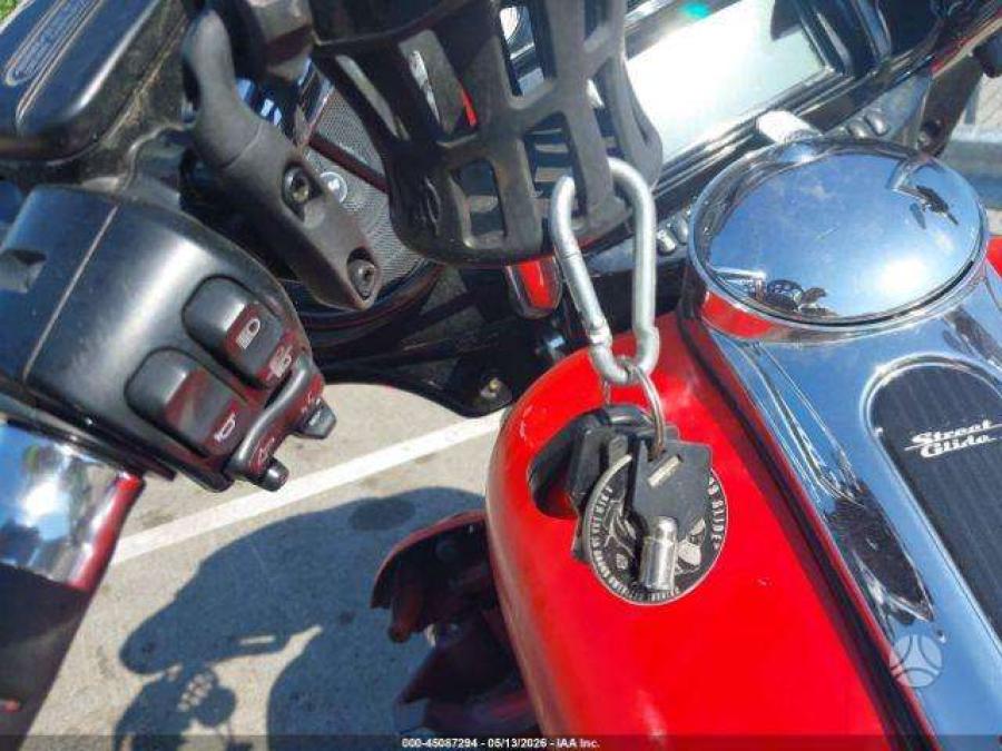 Red Harley-Davidson FLH 2014 in Klaipeda, with an engine capacity of 1.69 L and mileage of 64 thousand km for 3500 €, photo 12 on AUTOMOTO.COM.LV