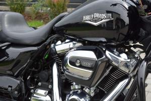 Black Harley-Davidson FLHR 2022 in Marijampole, with an engine capacity of 1.75 L and mileage of 10 thousand km for 12700 €, photo 7 on AUTOMOTO.COM.LV