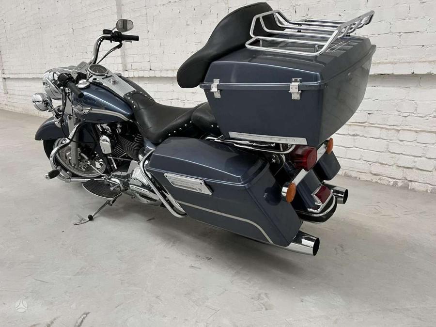 Harley-Davidson FLHR 2003 in Siauliai, with an engine capacity of 1.45 L and mileage of 55 thousand km for 6342 €, photo 4 on AUTOMOTO.COM.LV