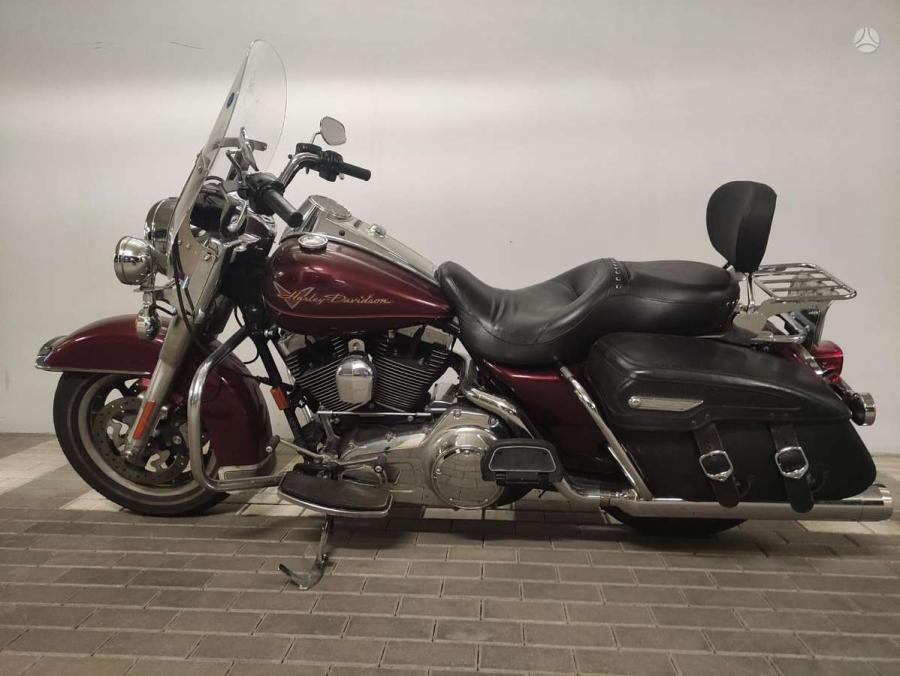 Red Harley-Davidson FLHR 2008 in Kaunas, with an engine capacity of 1.58 L and mileage of 53 thousand km for 5800 €, photo 1 on AUTOMOTO.COM.LV