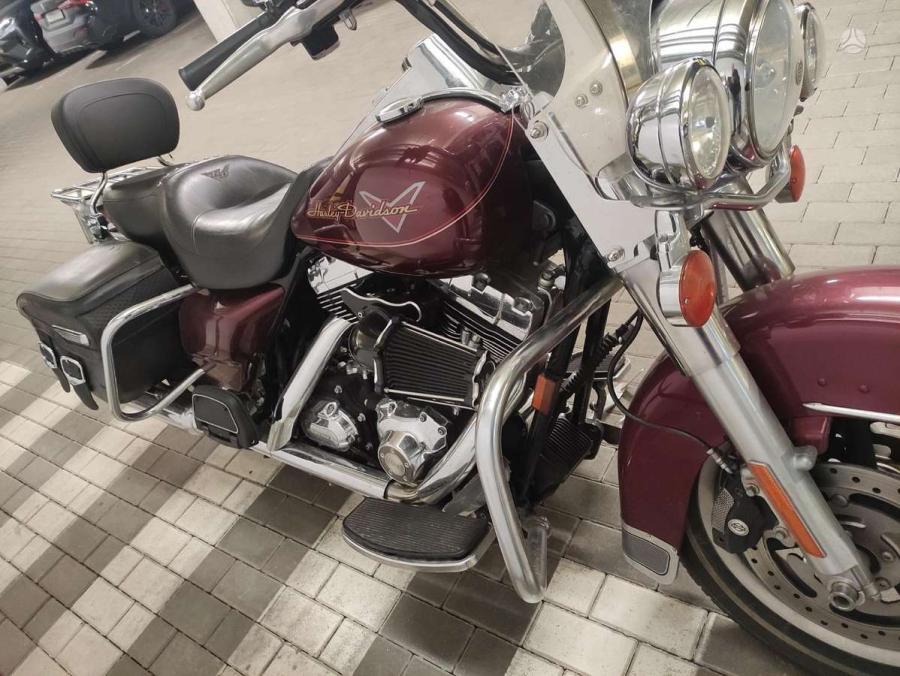Red Harley-Davidson FLHR 2008 in Kaunas, with an engine capacity of 1.58 L and mileage of 53 thousand km for 5800 €, photo 4 on AUTOMOTO.COM.LV