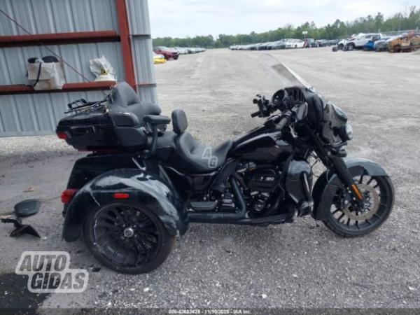 Black Harley-Davidson FLHT 0 in Klaipeda, with an engine capacity of 0.00 L and mileage of 0 thousand km for 16700 €, photo 8 on AUTOMOTO.COM.LV