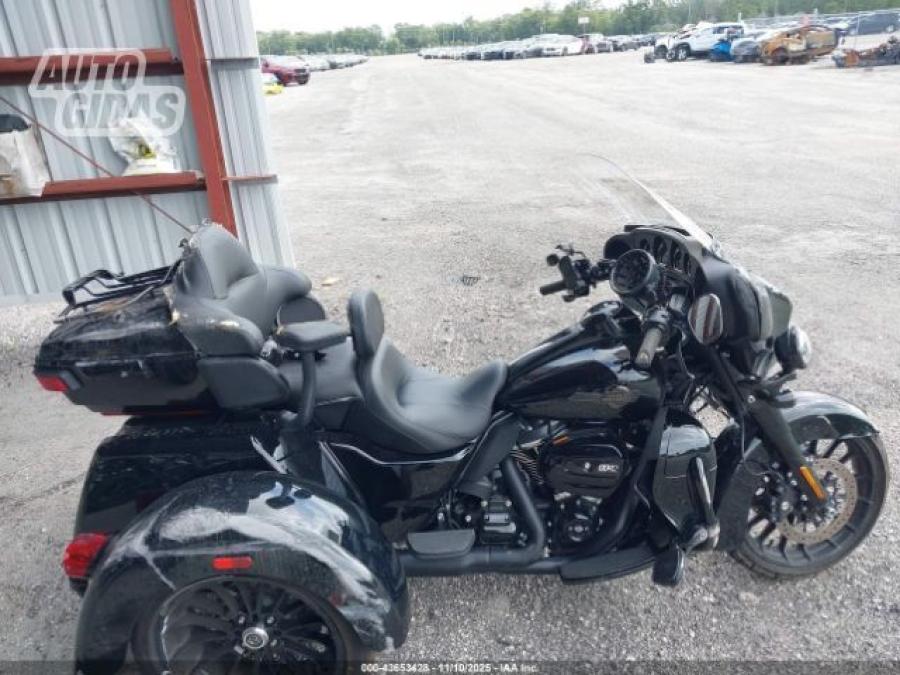 Black Harley-Davidson FLHT 0 in Klaipeda, with an engine capacity of 0.00 L and mileage of 0 thousand km for 16700 €, photo 13 on AUTOMOTO.COM.LV