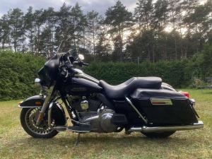 Black Harley-Davidson FLHT 2009 in Vilnius, with an engine capacity of 1.58 L and mileage of 77 thousand km for 6400 €, photo 3 on AUTOMOTO.COM.LV