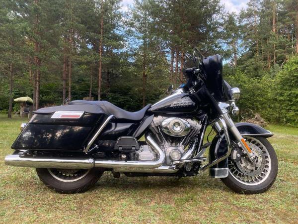 Black Harley-Davidson FLHT 2009 in Vilnius, with an engine capacity of 1.58 L and mileage of 77 thousand km for 6400 €, photo 3 on AUTOMOTO.COM.LV