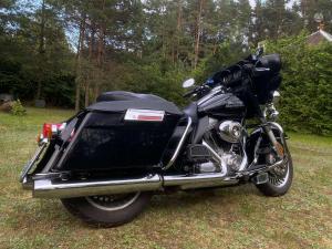 Black Harley-Davidson FLHT 2009 in Vilnius, with an engine capacity of 1.58 L and mileage of 77 thousand km for 6400 €, photo 5 on AUTOMOTO.COM.LV