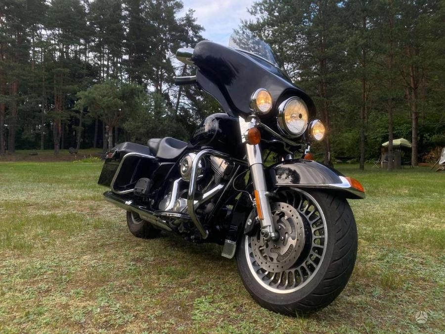 Black Harley-Davidson FLHT 2009 in Vilnius, with an engine capacity of 1.58 L and mileage of 77 thousand km for 6400 €, photo 7 on AUTOMOTO.COM.LV