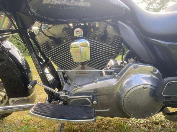 Black Harley-Davidson FLHT 2009 in Vilnius, with an engine capacity of 1.58 L and mileage of 77 thousand km for 6400 €, photo 9 on AUTOMOTO.COM.LV