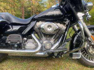 Black Harley-Davidson FLHT 2009 in Vilnius, with an engine capacity of 1.58 L and mileage of 77 thousand km for 6400 €, photo 11 on AUTOMOTO.COM.LV