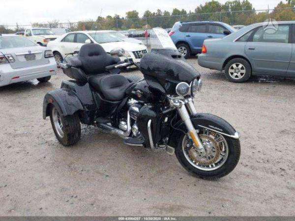 Melns Harley-Davidson FLHT 2022 Klaipėda, ar dzinēja tilpumu 1.87 L un nobraukumu 17 tūkst. km par 10000 €, foto 1 vietnē AUTOMOTO.COM.LV
