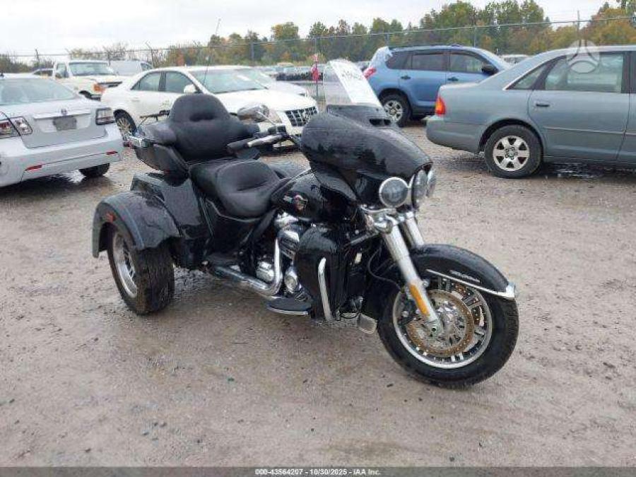 Black Harley-Davidson FLHT 2022 in Klaipeda, with an engine capacity of 1.87 L and mileage of 17 thousand km for 10000 €, photo 1 on AUTOMOTO.COM.LV