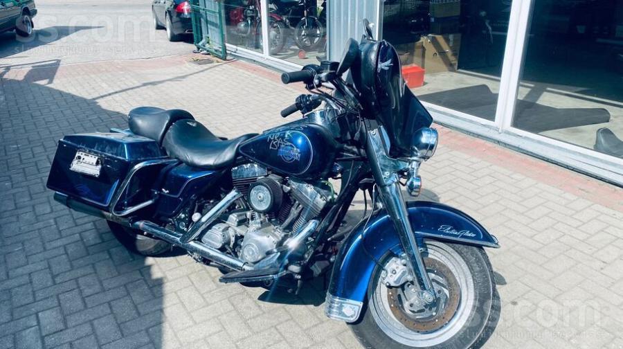 Harley-Davidson FLHT 2000 in Riga, with an engine capacity of 1.45 L and mileage of 0 thousand km for 5350 €, photo 3 on AUTOMOTO.COM.LV