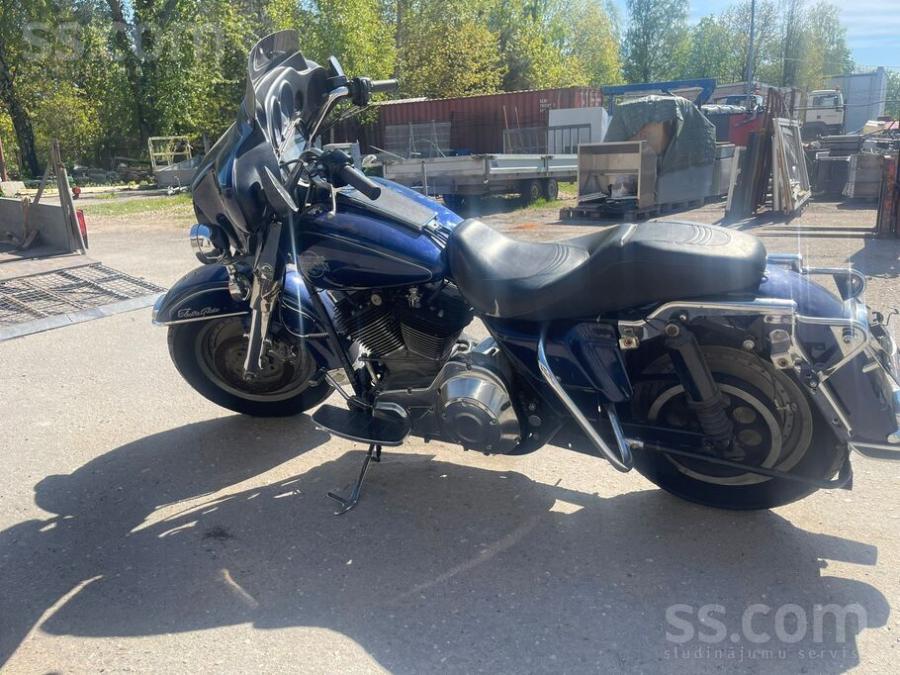 Harley-Davidson FLHT 2000 in Riga, with an engine capacity of 1.45 L and mileage of 0 thousand km for 5350 €, photo 5 on AUTOMOTO.COM.LV