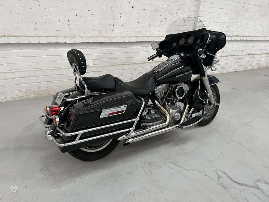 Harley-Davidson FLHT 2002 Šauļi, ar dzinēja tilpumu 1.45 L un nobraukumu 35 tūkst. km par 5156 €, foto 2 vietnē AUTOMOTO.COM.LV