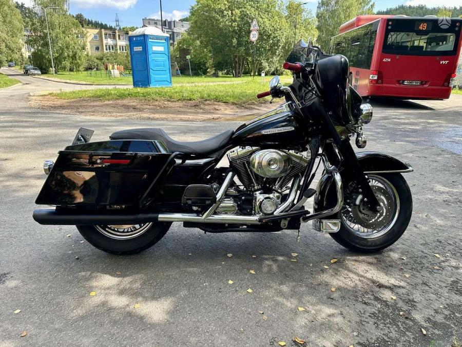Black Harley-Davidson Flhtcui 2004 in Vilnius, with an engine capacity of 1.55 L and mileage of 55 thousand km for 5250 €, photo 6 on AUTOMOTO.COM.LV