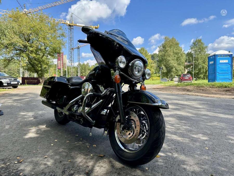 Black Harley-Davidson Flhtcui 2004 in Vilnius, with an engine capacity of 1.55 L and mileage of 55 thousand km for 5250 €, photo 7 on AUTOMOTO.COM.LV