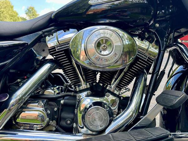 Black Harley-Davidson Flhtcui 2004 in Vilnius, with an engine capacity of 1.55 L and mileage of 55 thousand km for 5250 €, photo 7 on AUTOMOTO.COM.LV