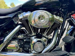 Black Harley-Davidson Flhtcui 2004 in Vilnius, with an engine capacity of 1.55 L and mileage of 55 thousand km for 5250 €, photo 8 on AUTOMOTO.COM.LV