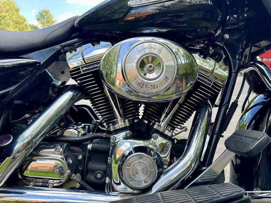 Black Harley-Davidson Flhtcui 2004 in Vilnius, with an engine capacity of 1.55 L and mileage of 55 thousand km for 5250 €, photo 8 on AUTOMOTO.COM.LV