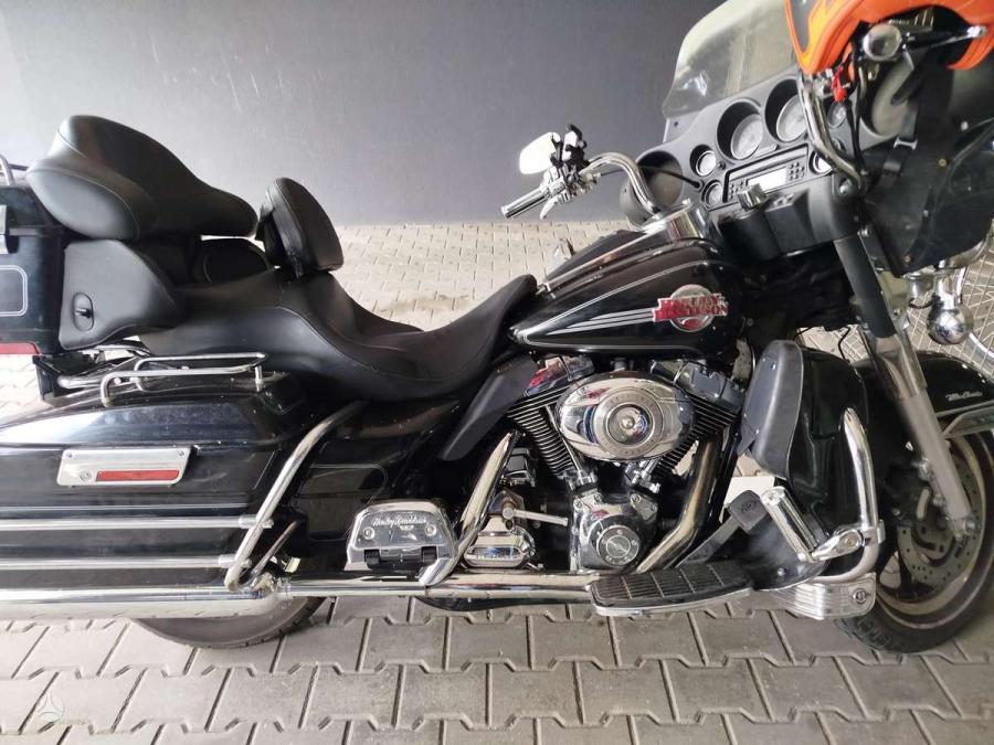 Black Harley-Davidson Flhtcui 2007 in Vilnius, with an engine capacity of 1.58 L and mileage of 80 thousand km for 7000 €, photo 1 on AUTOMOTO.COM.LV