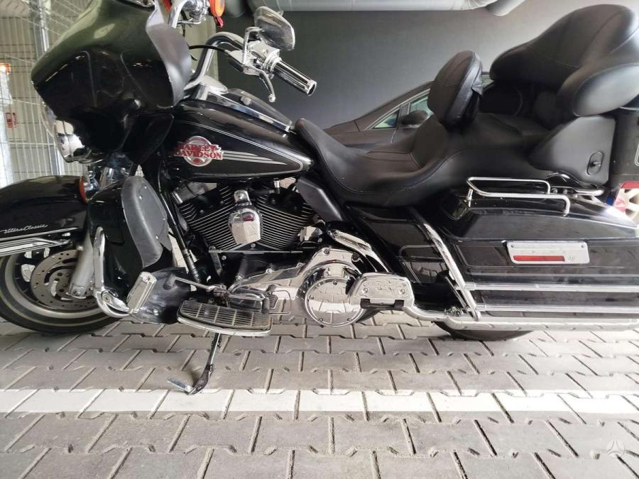Black Harley-Davidson Flhtcui 2007 in Vilnius, with an engine capacity of 1.58 L and mileage of 80 thousand km for 7000 €, photo 3 on AUTOMOTO.COM.LV