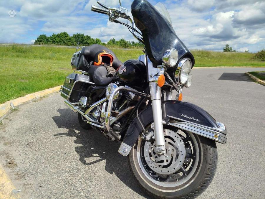 Black Harley-Davidson Flhtcui 2007 in Vilnius, with an engine capacity of 1.58 L and mileage of 80 thousand km for 7000 €, photo 5 on AUTOMOTO.COM.LV