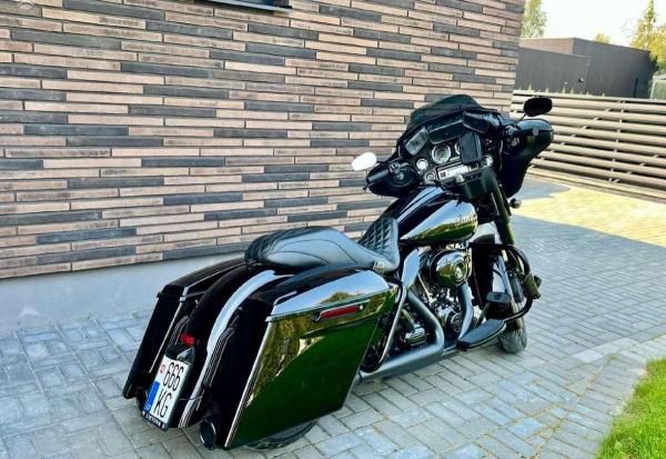 Black Harley-Davidson Flhtcui 2012 in Vilnius, with an engine capacity of 1.70 L and mileage of 35 thousand km for 8500 €, photo 3 on AUTOMOTO.COM.LV