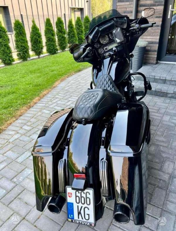 Black Harley-Davidson Flhtcui 2012 in Vilnius, with an engine capacity of 1.70 L and mileage of 35 thousand km for 8500 €, photo 4 on AUTOMOTO.COM.LV
