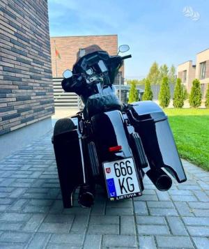 Black Harley-Davidson Flhtcui 2012 in Vilnius, with an engine capacity of 1.70 L and mileage of 35 thousand km for 8500 €, photo 5 on AUTOMOTO.COM.LV