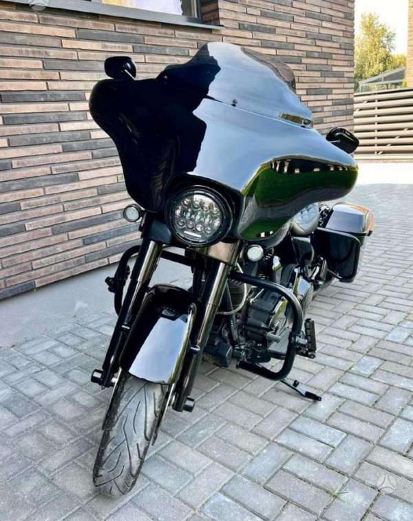 Black Harley-Davidson Flhtcui 2012 in Vilnius, with an engine capacity of 1.70 L and mileage of 35 thousand km for 8500 €, photo 6 on AUTOMOTO.COM.LV