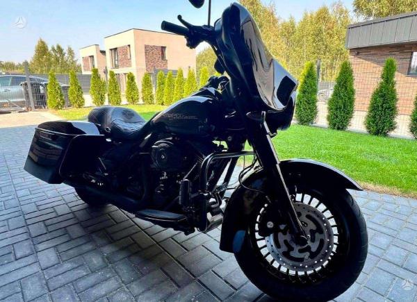 Black Harley-Davidson Flhtcui 2012 in Vilnius, with an engine capacity of 1.70 L and mileage of 35 thousand km for 8500 €, photo 7 on AUTOMOTO.COM.LV