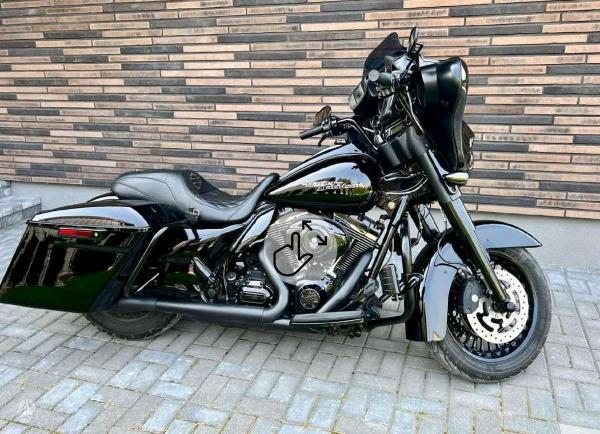 Black Harley-Davidson Flhtcui 2012 in Vilnius, with an engine capacity of 1.70 L and mileage of 35 thousand km for 8500 €, photo 9 on AUTOMOTO.COM.LV