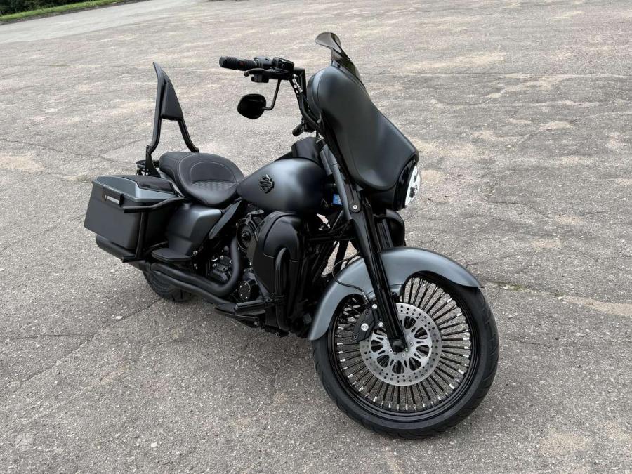 Grey Harley-Davidson Flhtcui 2013 in Kaunas, with an engine capacity of 1.69 L and mileage of 34 thousand km for 11200 €, photo 1 on AUTOMOTO.COM.LV