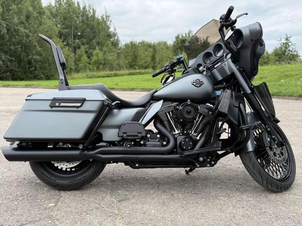 Grey Harley-Davidson Flhtcui 2013 in Kaunas, with an engine capacity of 1.69 L and mileage of 34 thousand km for 11200 €, photo 3 on AUTOMOTO.COM.LV